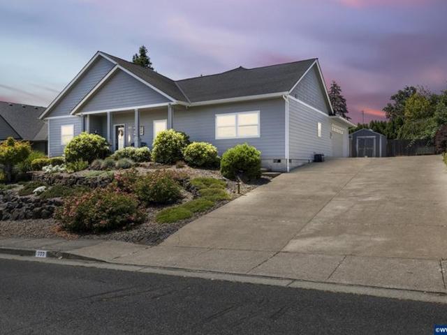 777 SE Cynthian Ave, Dallas, OR 97338