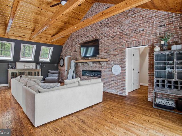 7785 Swan Lane