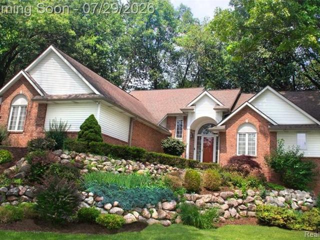 7781 Partridge Hill Dr, Hamburg Township, MI 48116