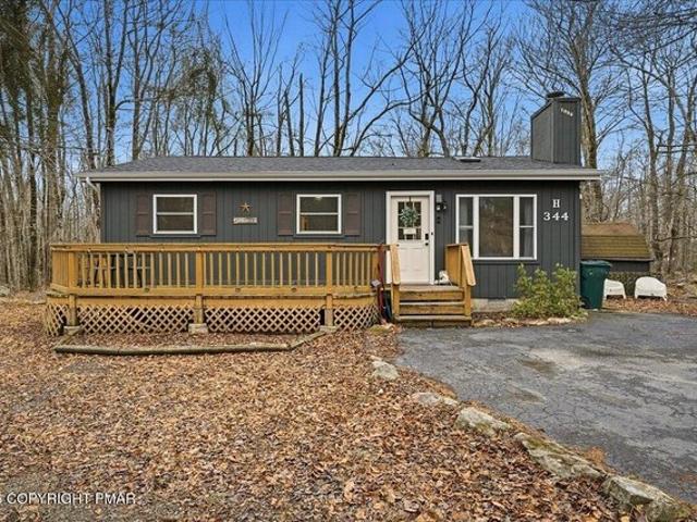 779 Country Place Dr, Coolbaugh Township, PA 18466