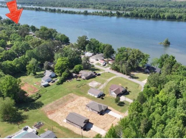 779 River Ln