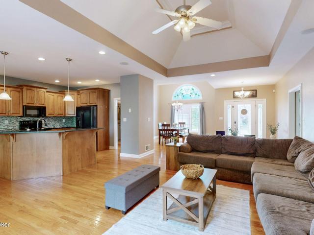 7805 Meadow Breeze Ct