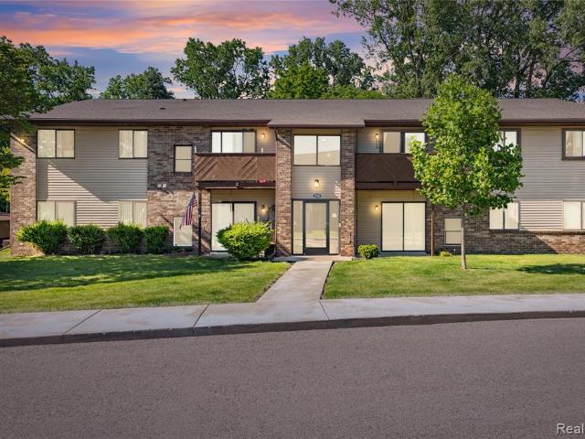 7806 Manor Circle