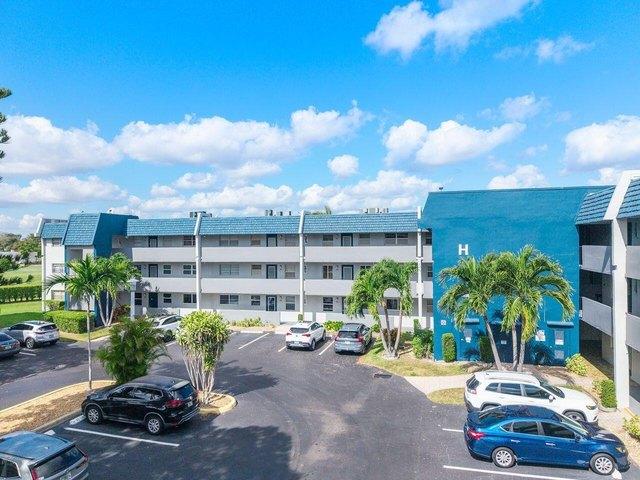7807 Golf Cir Dr Unit 308, Margate, FL 33063