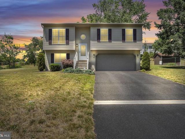 7808 Dewey Dr, Harrisburg, PA 17112