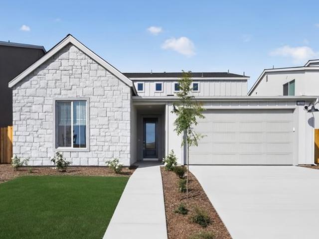 7809 Blackwater Valley Dr, Bakersfield, CA 93311