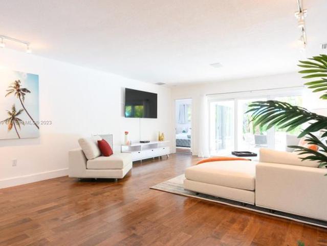 7800 Beach View Dr, North Bay Village, FL 33141