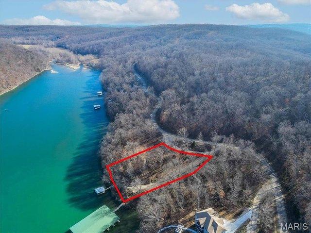 7801 Eagle Bay Dr, Gravois Mills, MO 65037