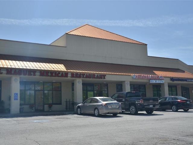 7801 7 N Oak Trafficway