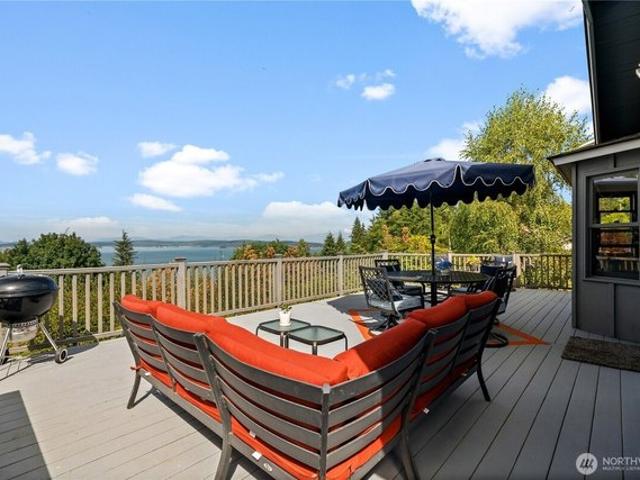 780 Greenoch Loop, Oak Harbor, WA 98277