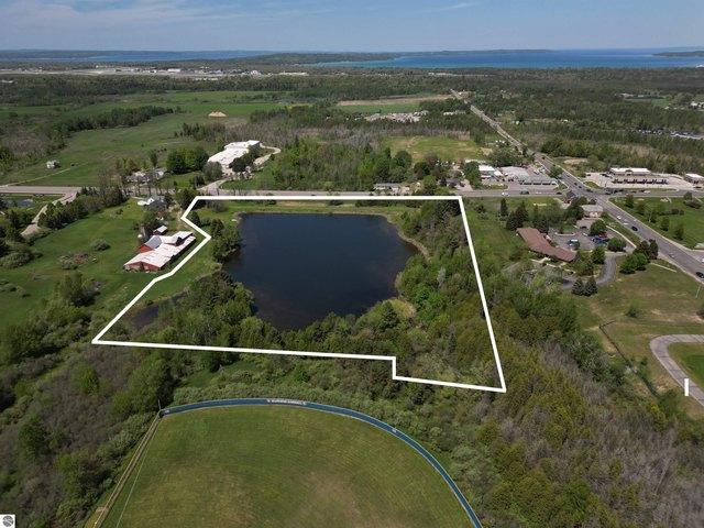 780 Hammond Pl E, Traverse City, MI 49684