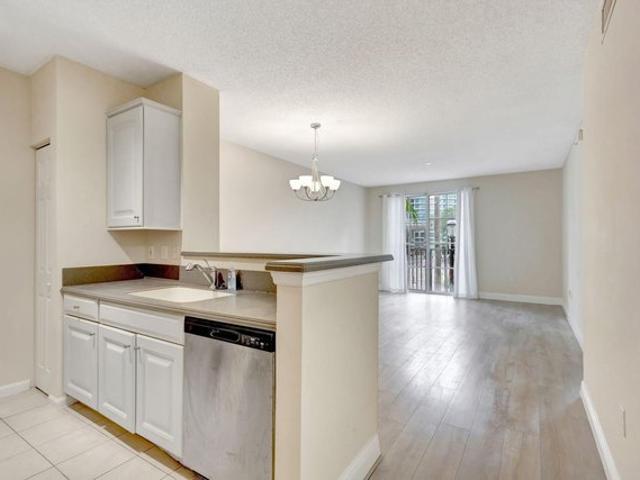 780 S Sapodilla Ave Apt 203, West Palm Beach, FL 33401