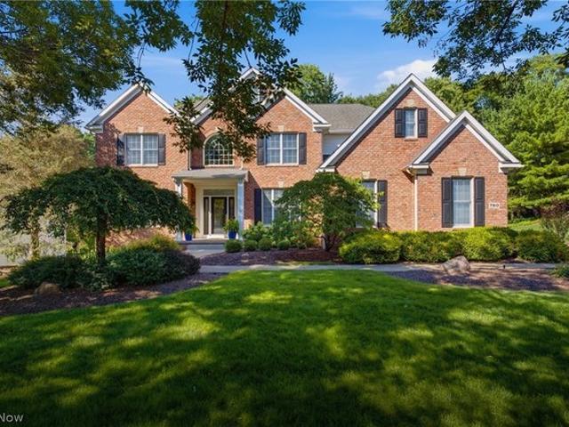 780 S Sussex Ct, Aurora, OH 44202
