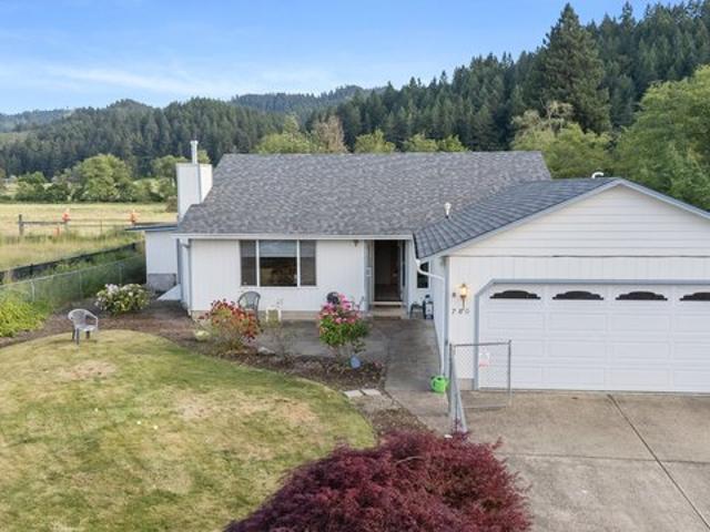 780 SE Redwood Ave, Myrtle Creek, OR 97457