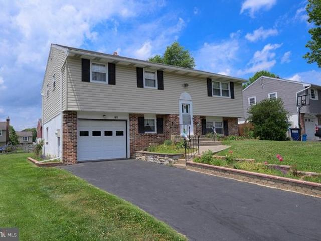 780 Pomander Ave, Reading, PA 19606