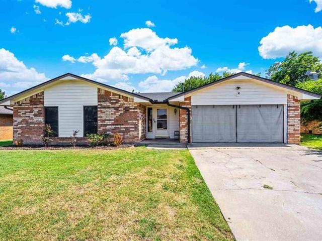 7814 NW Morrocco Dr, Lawton, OK 73505