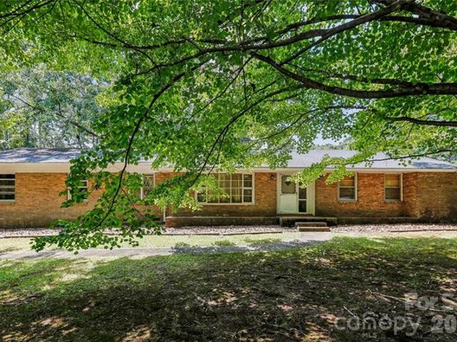 7816 Elwood Dr, Charlotte, NC 28227