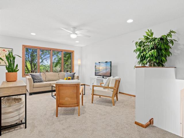 7816 W 103rd Street