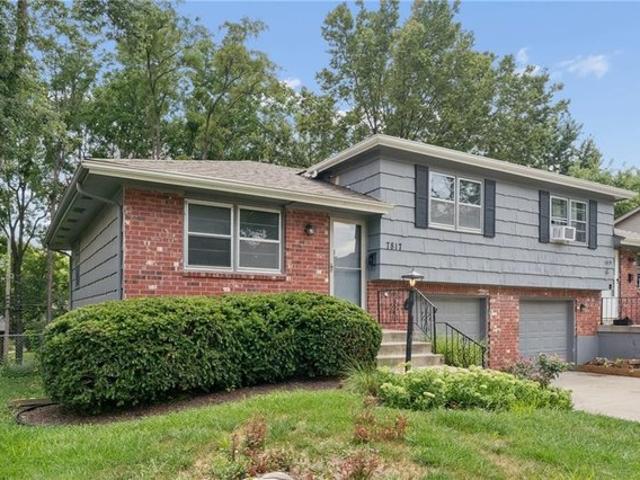 7817 England Dr, Overland Park, KS 66204