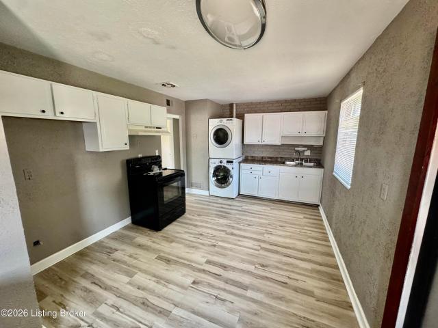 7818 Bramble Ln