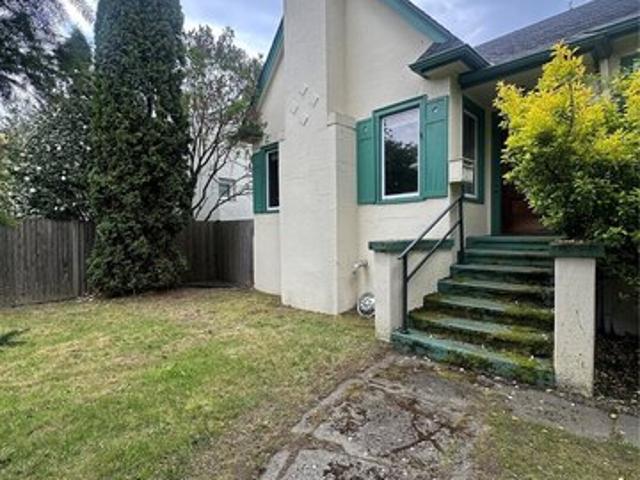 7818 Lake City Way NE, Seattle, WA 98115