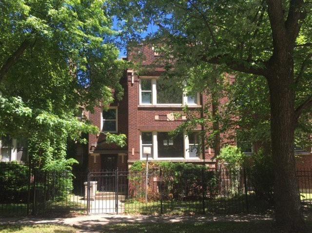 7819 S Bennett Ave, Chicago, IL 60649