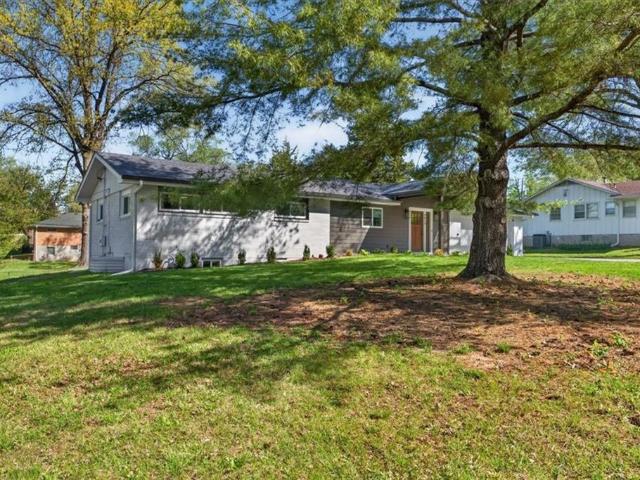 7810 NW Bluegrass Drive