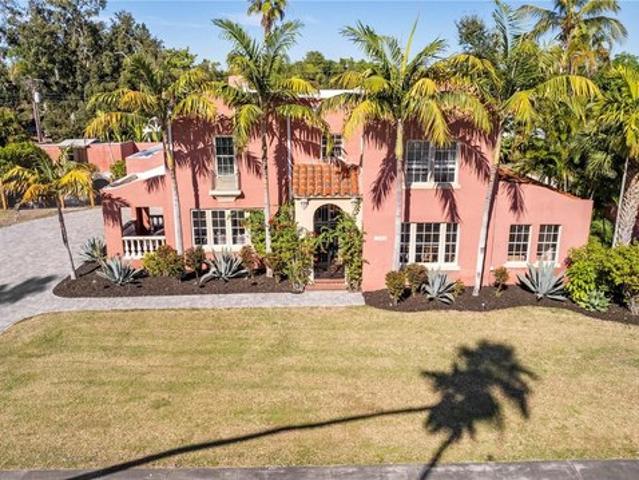 7810 Senrab Dr, Bradenton, FL 34209