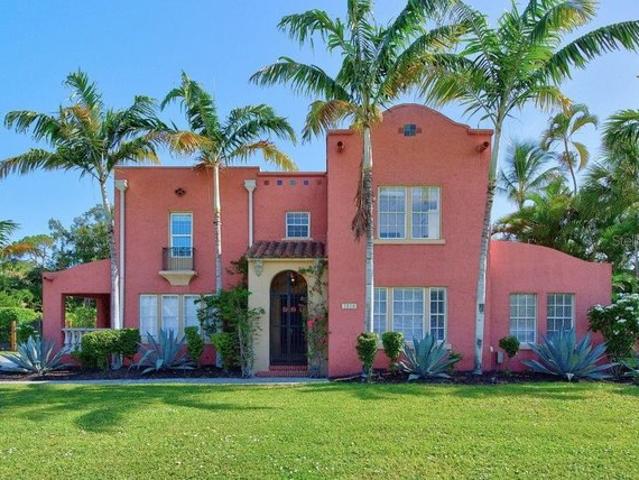 7810 Senrab Dr, Bradenton, FL 34209