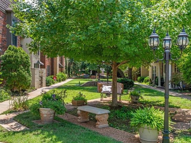 7811 Old Hickory Ln, Oklahoma City, OK 73116