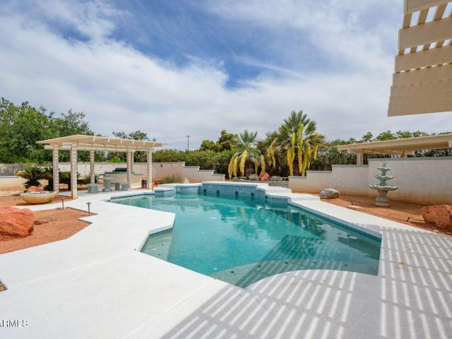 7811 e charter oak road