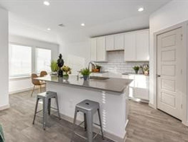 7811 Golden Rubia Lane