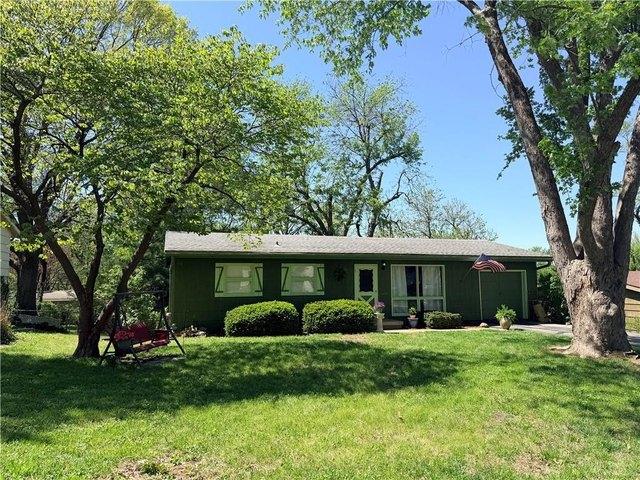 7812 Ash St, Prairie Village, KS 66208
