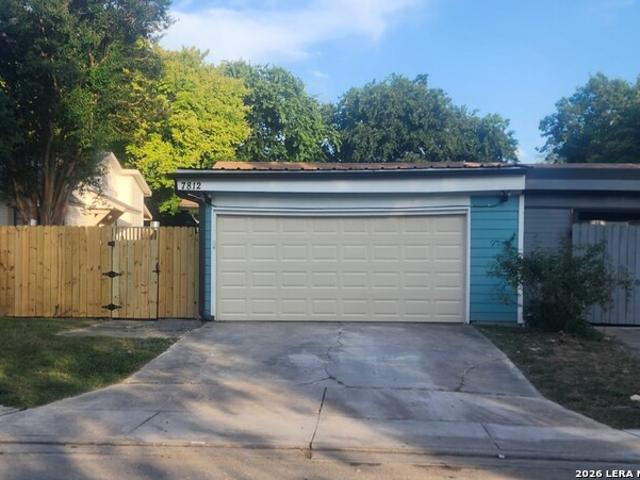 7812 Broadwick