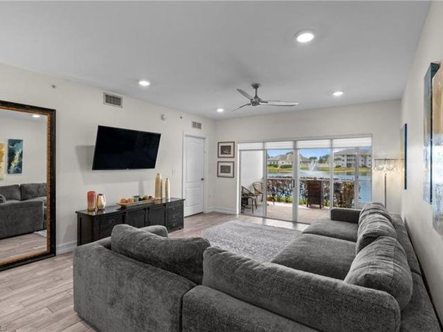 7812 Regal Heron Cir Apt 103, Naples, FL 34104