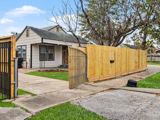 7812 Scanlock St, Houston, TX 77012 | Compass