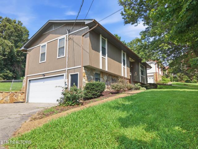 7813 Cedarcrest Rd