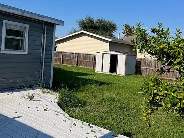7813 Pruitt Dr, Galveston, TX 77551 | MLS #21201 | Compass
