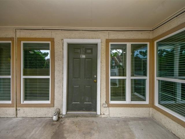 781 Country Place Dr Apt 1017, Houston, TX 77079