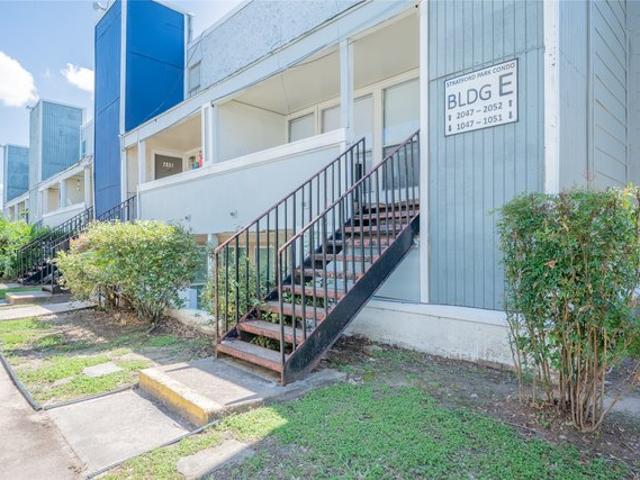 781 Country Place Dr Apt 2052, Houston, TX 77079