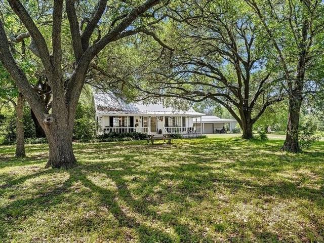 7824 Waldeck Cemetery Rd, Round Top, TX 78954