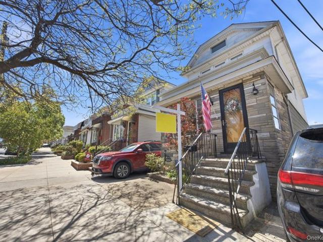 7824 86th St, Glendale, NY 11385