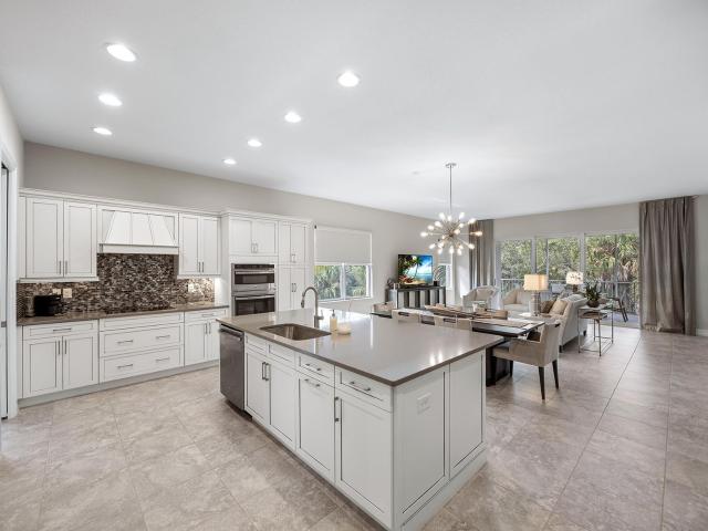7825 Hawthorne Drive, 2103, Naples, US, FL