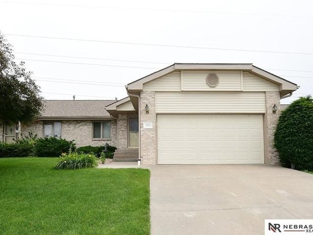 7825 Stonewall Ct, Lincoln, NE 68506