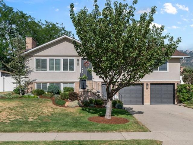 7825 S Dolphin Cir E, Cottonwood Heights, UT 84121