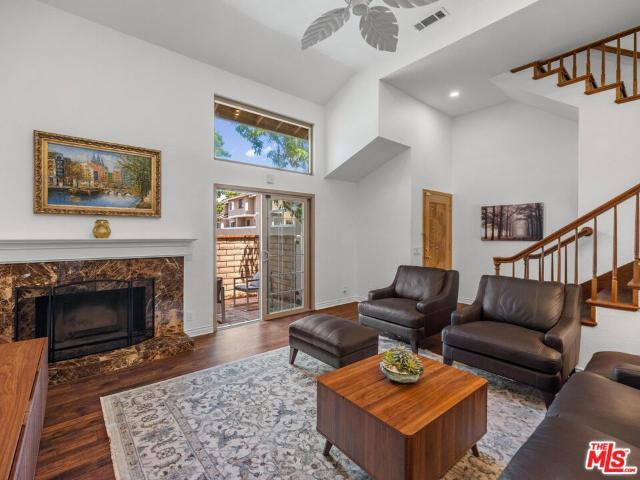 7825 Seaglen Drive