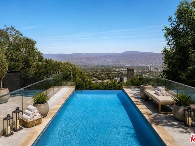 7825 Torreyson Dr, Los Angeles, CA 90046