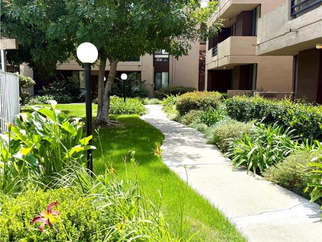 7826 Topanga Canyon Blvd, Canoga Park, CA 91304 | MLS #SR26082 | Compass