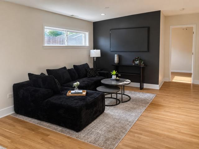 7826 W 98th Place