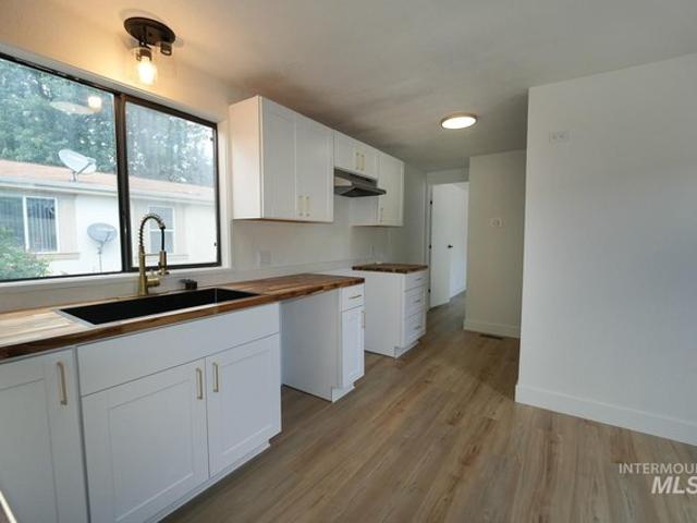 7826 W Manassas Ln, Boise, ID 83714